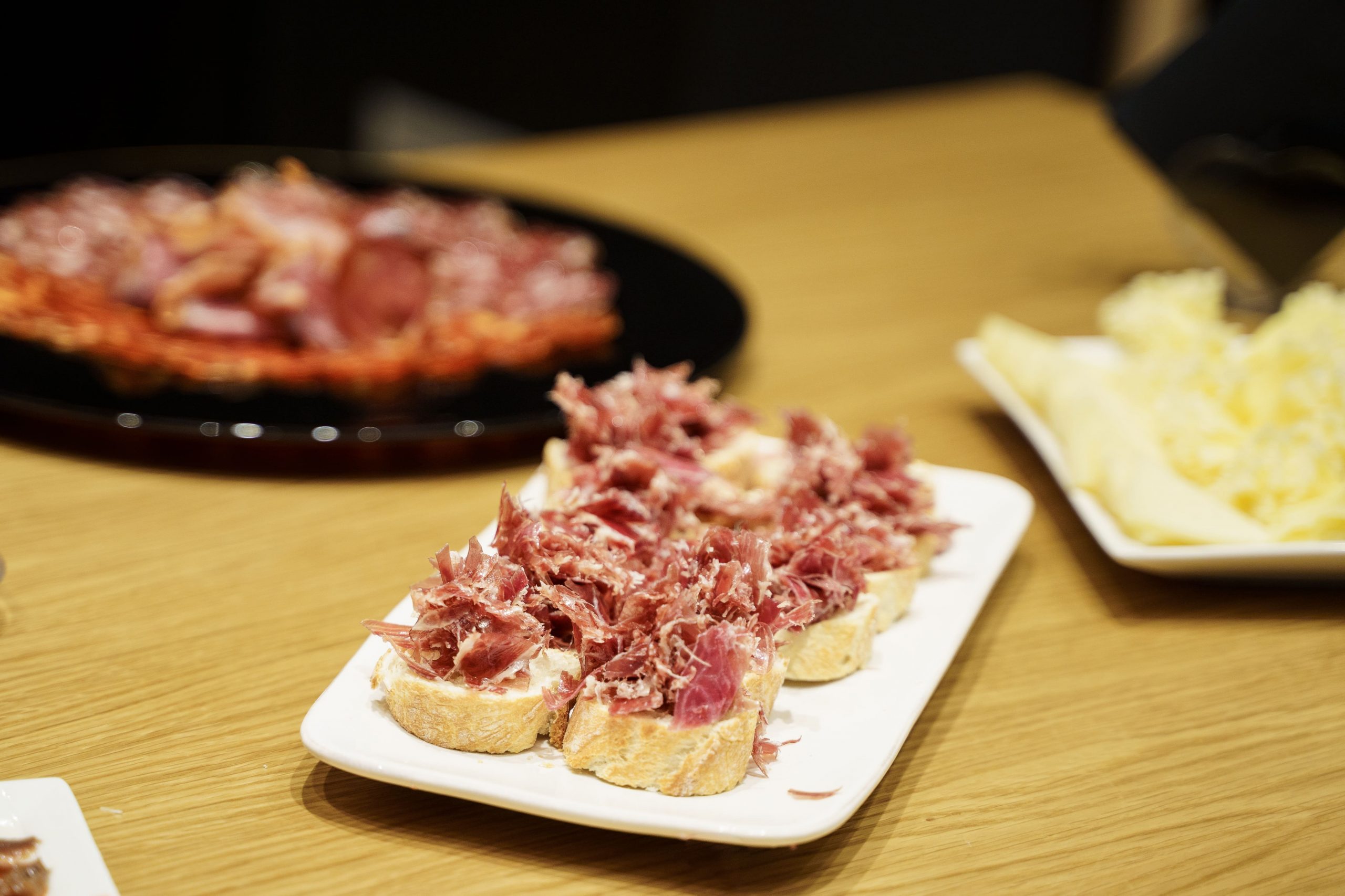 Areas inaugura su flagship Sibarium Delicatessen en el Aeropuerto de ...